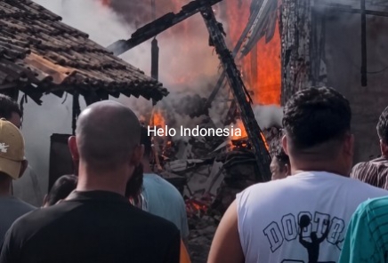 Seorang Pria Tewas Bersama Ludes Terbakar Rumahnya di Waykanan